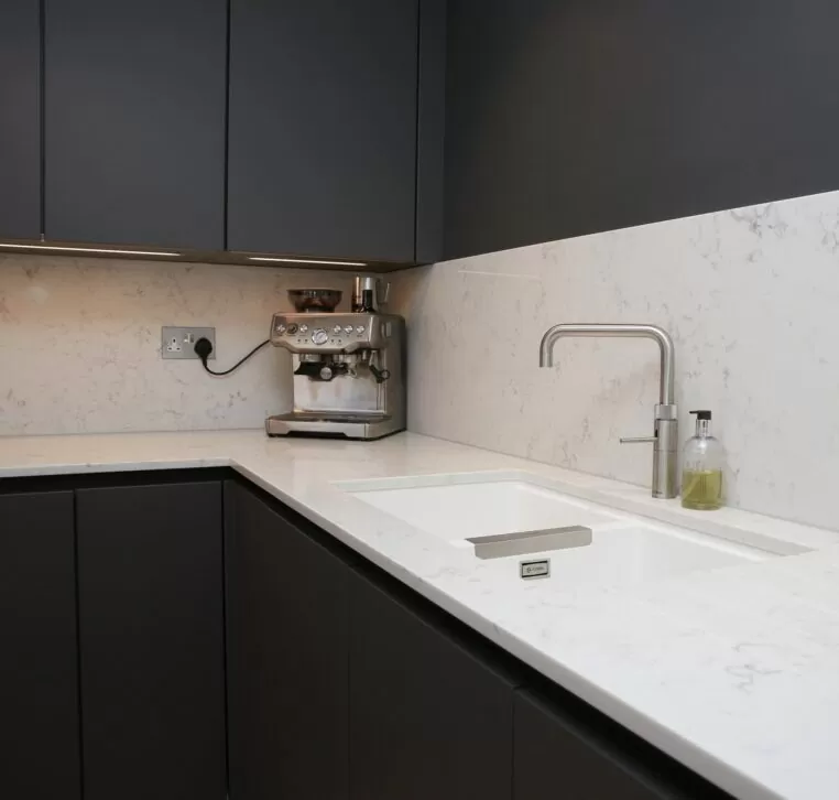 Modern Handleless Dark Grey Kitchen | MAS Kuchen