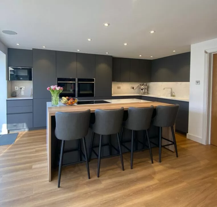 Modern Handleless Dark Grey Kitchen | MAS Kuchen